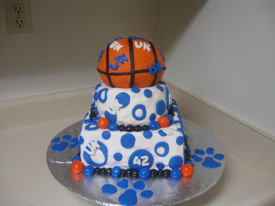 University Of Kentucky Wildcats Cake - CakeCentral.com