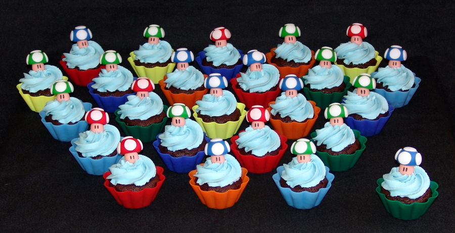 Super Mario Brothers "1Up" Cupcakes - CakeCentral.com