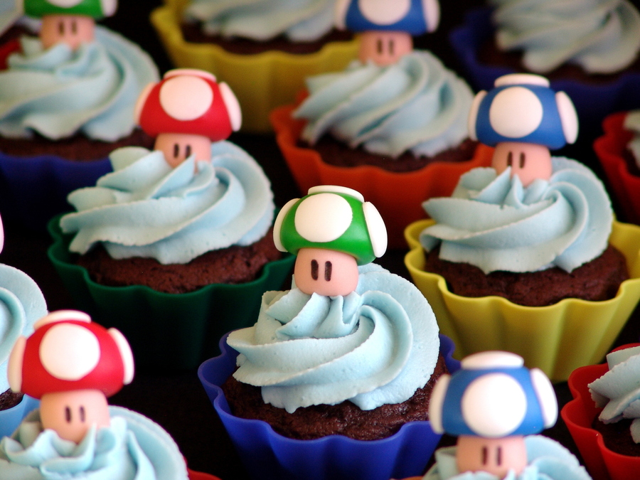 Super Mario Brothers "1Up" Cupcakes - CakeCentral.com