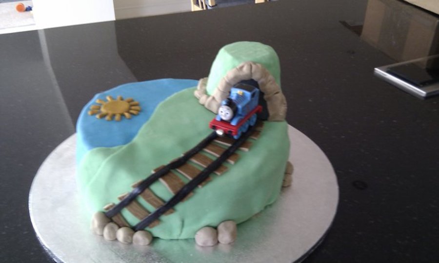 Train Track Cake - CakeCentral.com