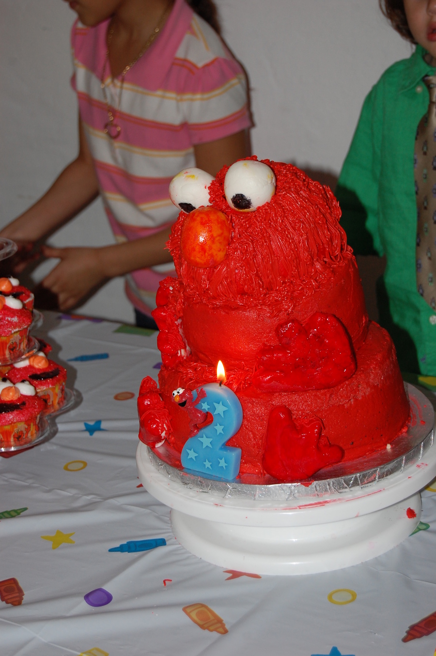 Elmo Cake & Cupcakes - CakeCentral.com