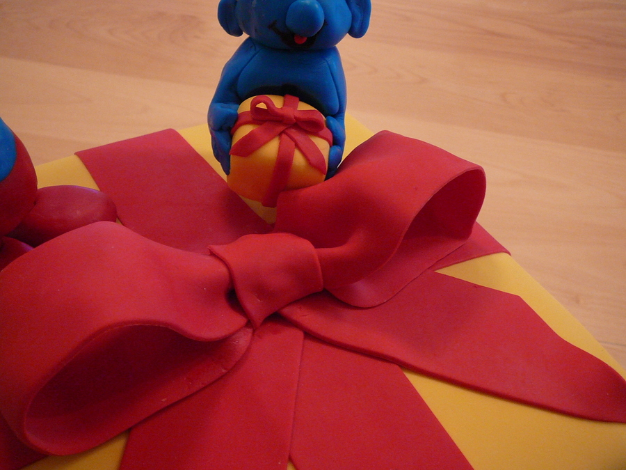 Smurfs On A Gift Box - CakeCentral.com