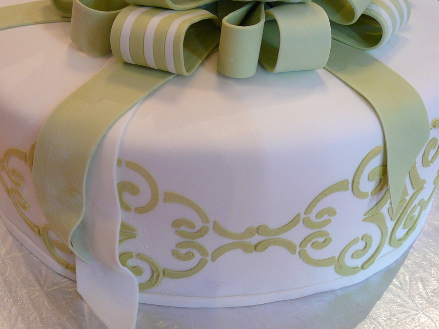 Large Bow And Stencil - CakeCentral.com
