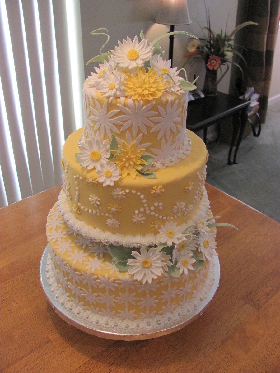 Yellow Daisy Cake - CakeCentral.com