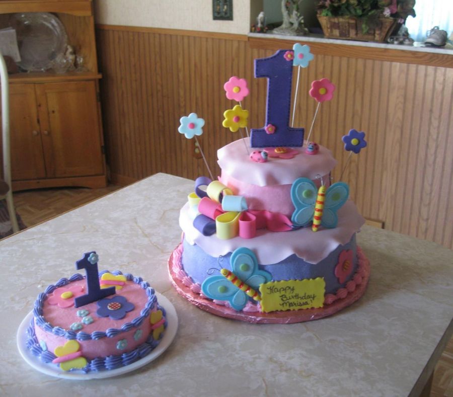 Hugs N Kisses Theme Birthday Cake - CakeCentral.com