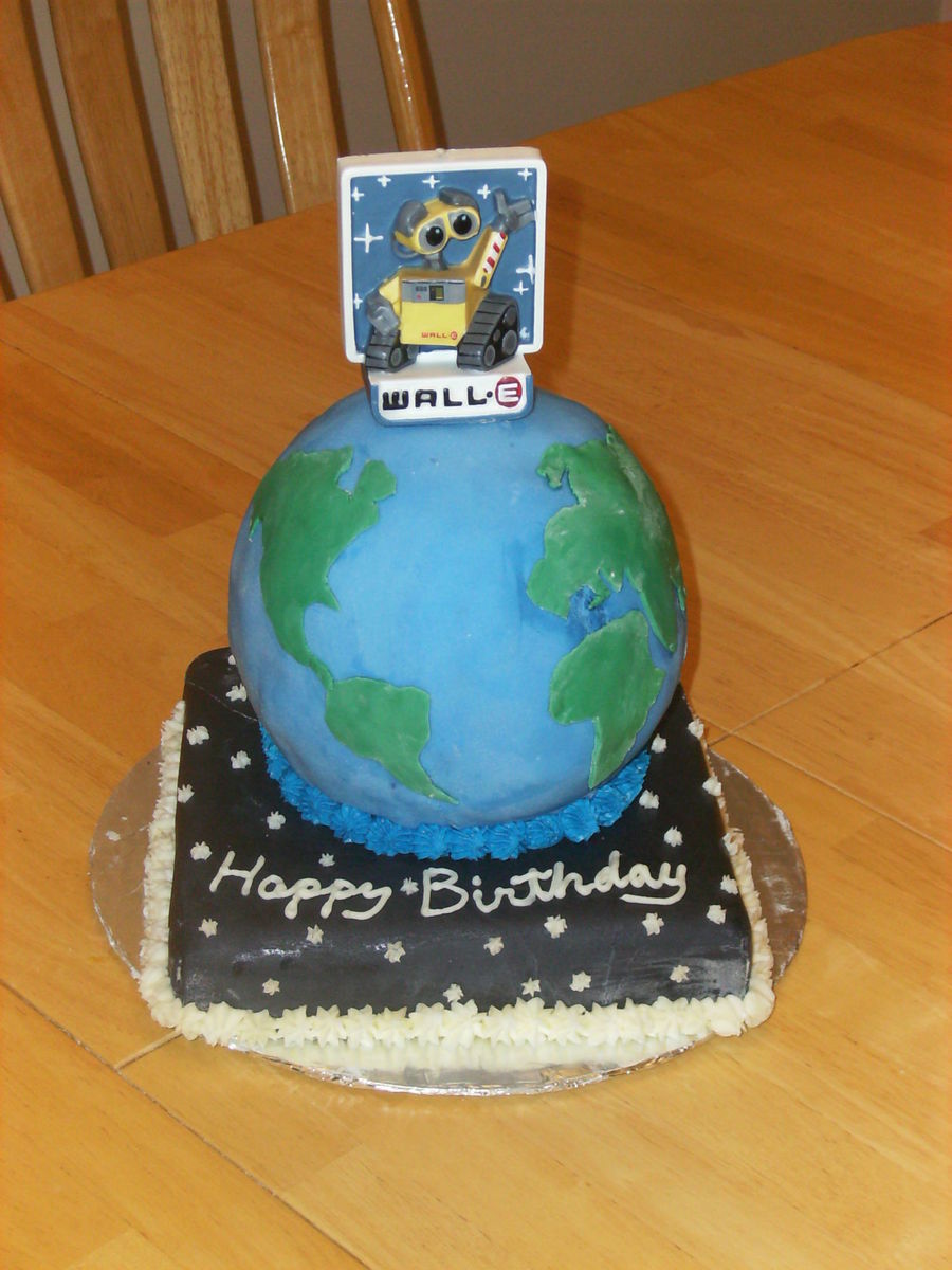 Wall-E Cake - CakeCentral.com