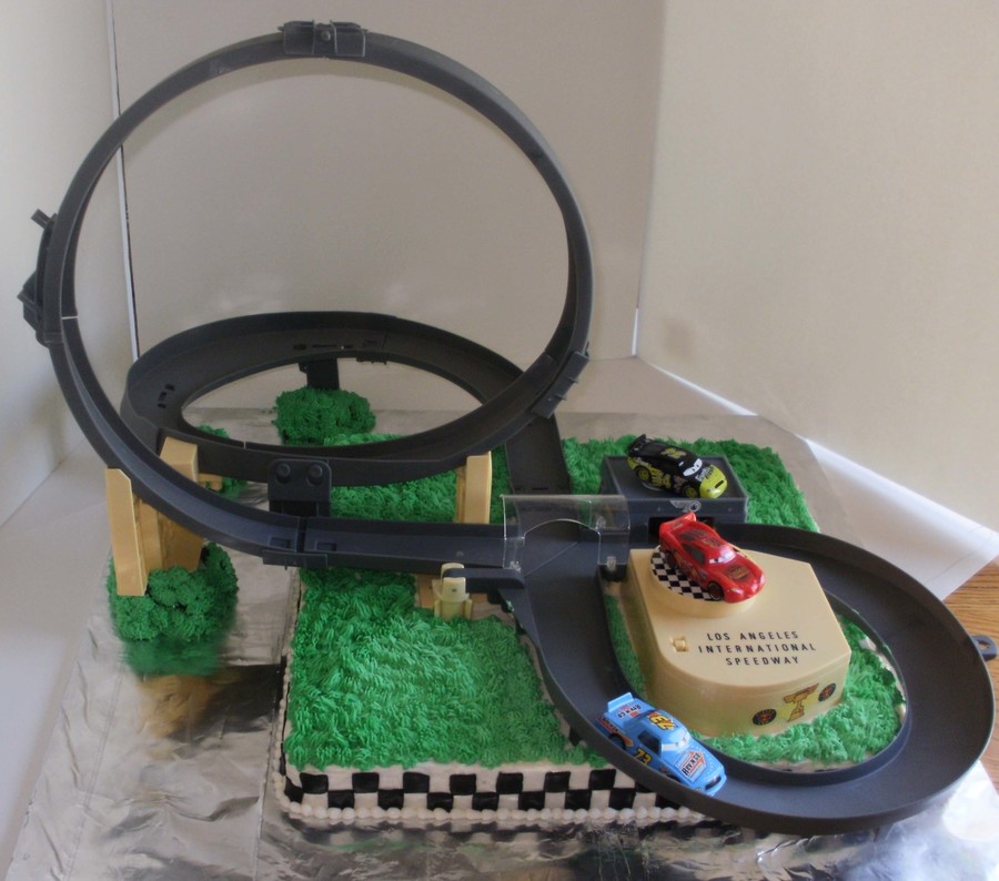 Cars Racetrack Cake - CakeCentral.com