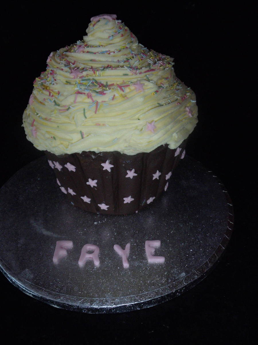 Large Cupcake - CakeCentral.com