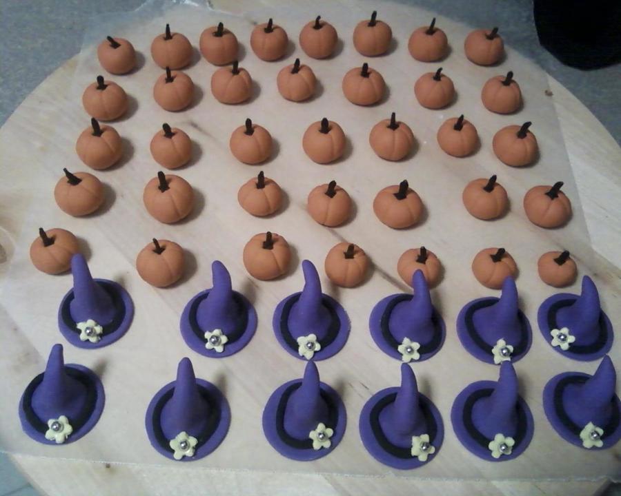 Mini Pumpkins & Witches Hats Cupcake Toppers - CakeCentral.com