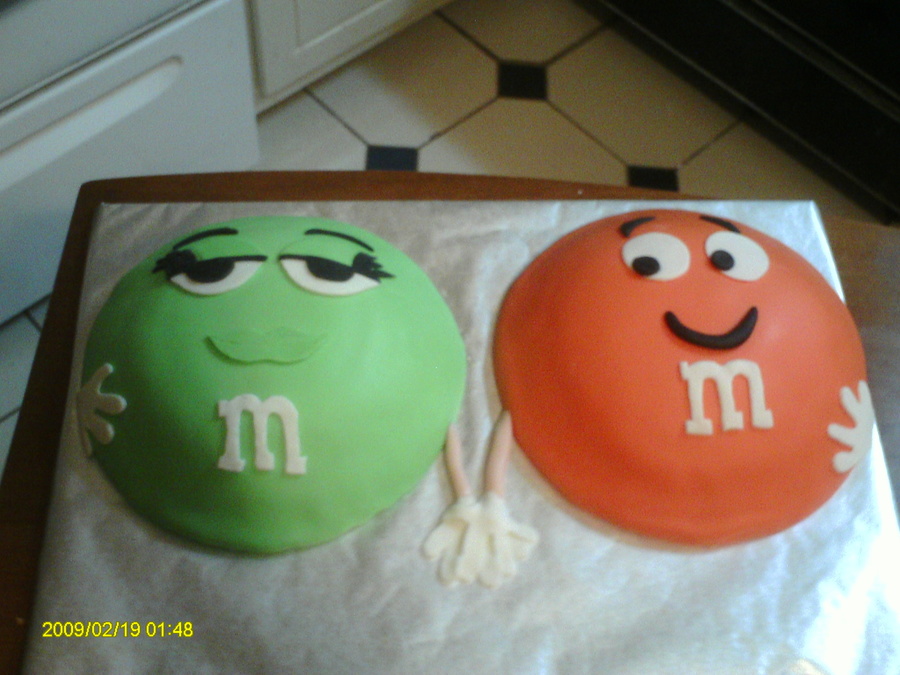 M&m's Holding Hands - CakeCentral.com