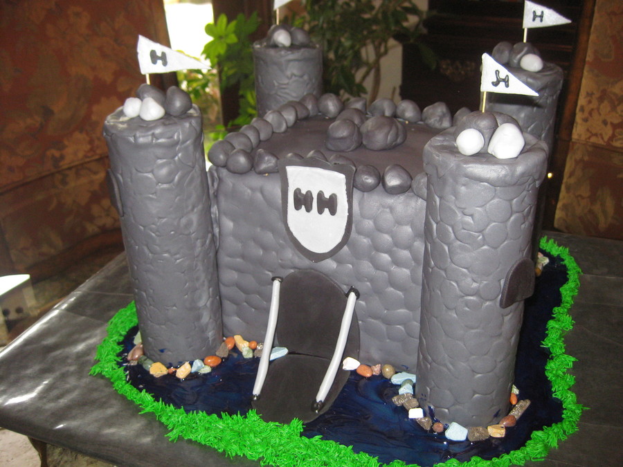 Medieval Castle - CakeCentral.com