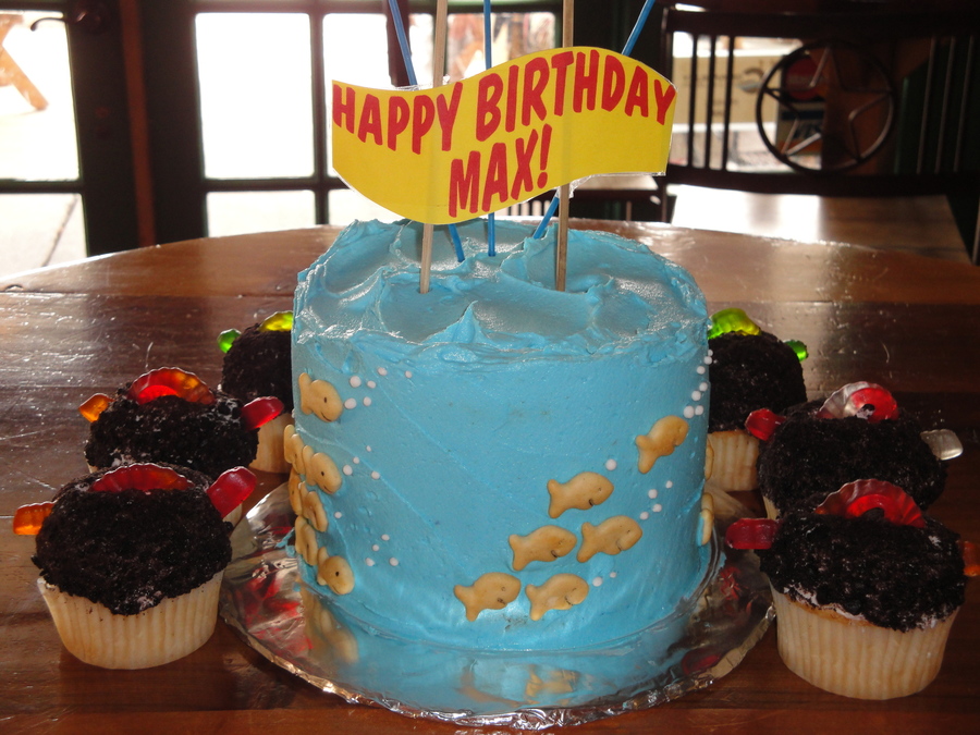 Max's Birthday Cake - CakeCentral.com