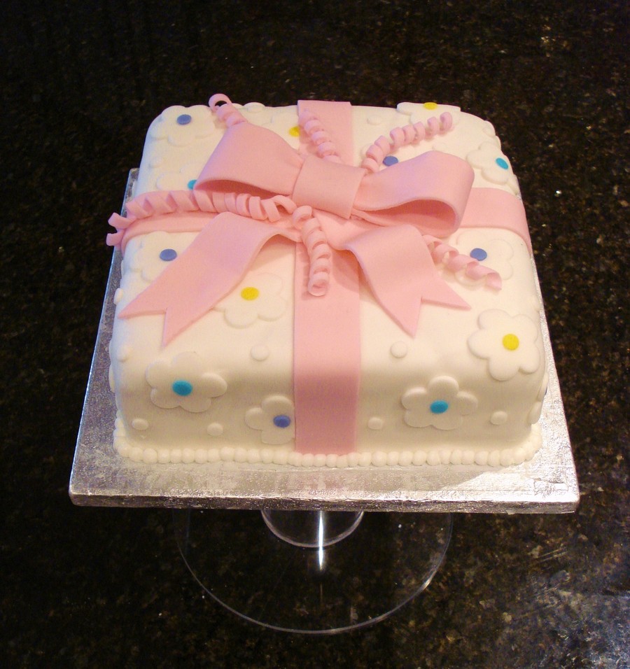 Fondant Bow Cake - CakeCentral.com