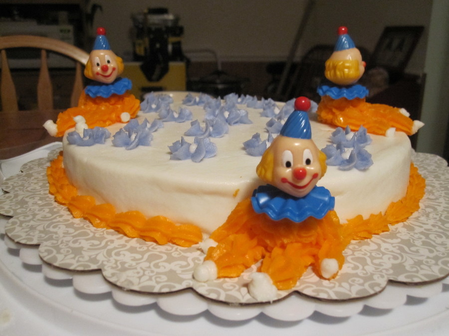 Clowns And Flowers - CakeCentral.com