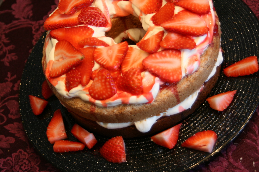 Strawberry Sunshine Cake - CakeCentral.com
