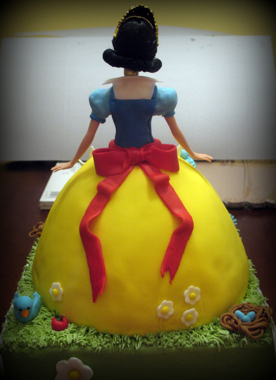 Snow White Cake - CakeCentral.com