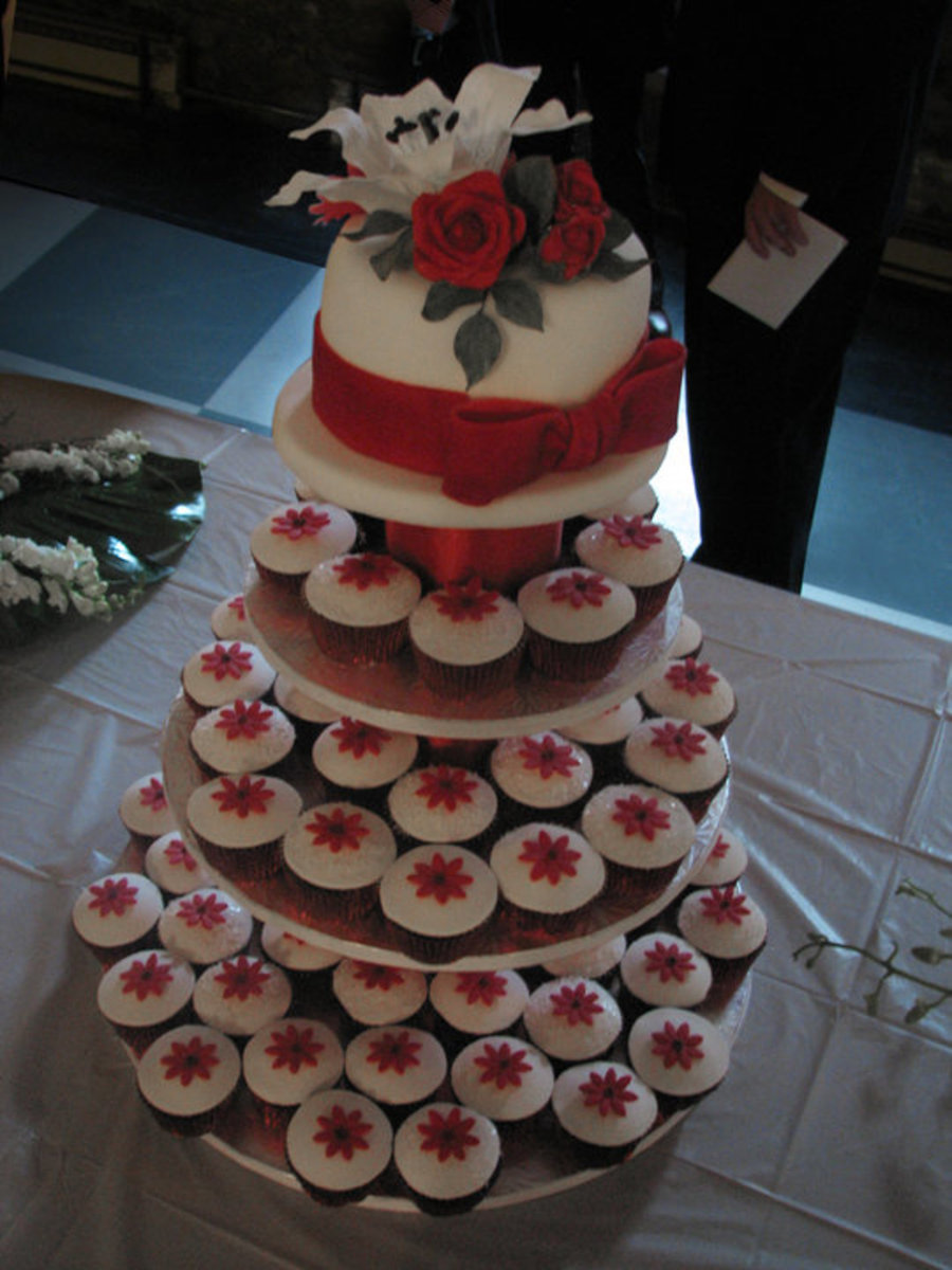 Ruby Red Cake And Cupcakes - CakeCentral.com