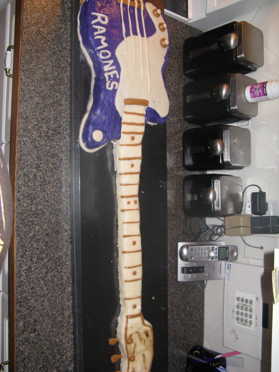 Bass Guitar - CakeCentral.com