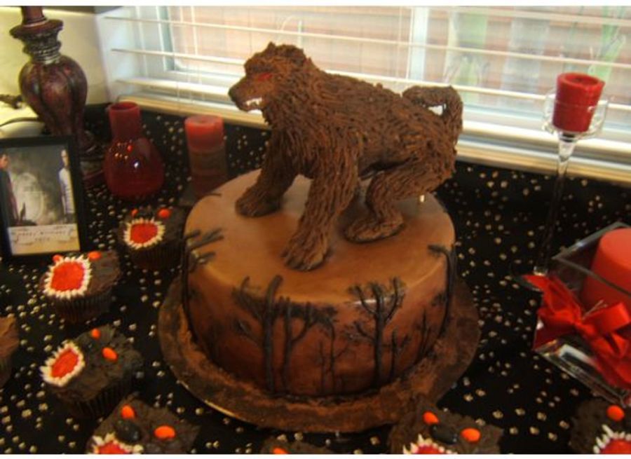 New Moon Werewolf Cake - CakeCentral.com