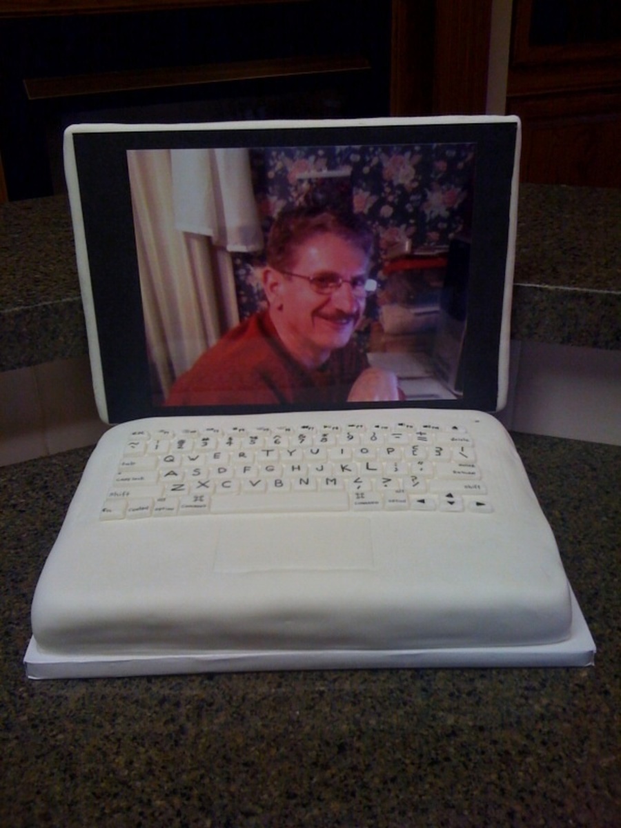 Laptop Cake - CakeCentral.com