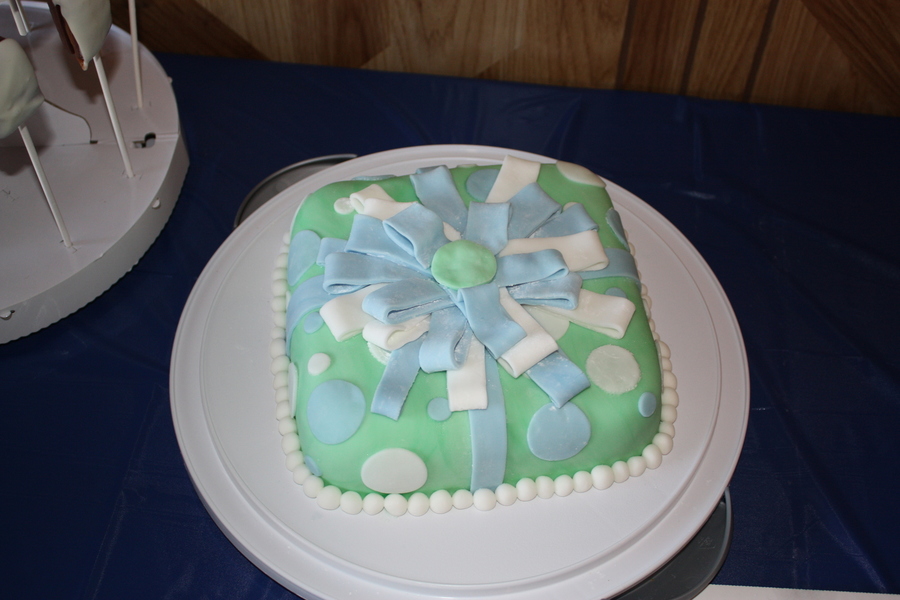 Present Cake - CakeCentral.com