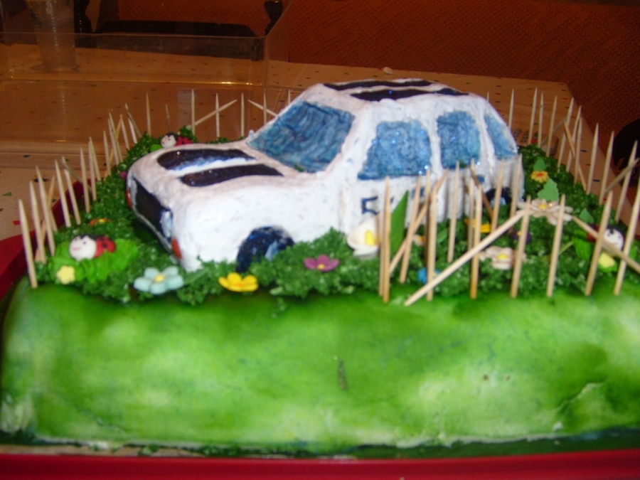Renault 4 Cake - CakeCentral.com
