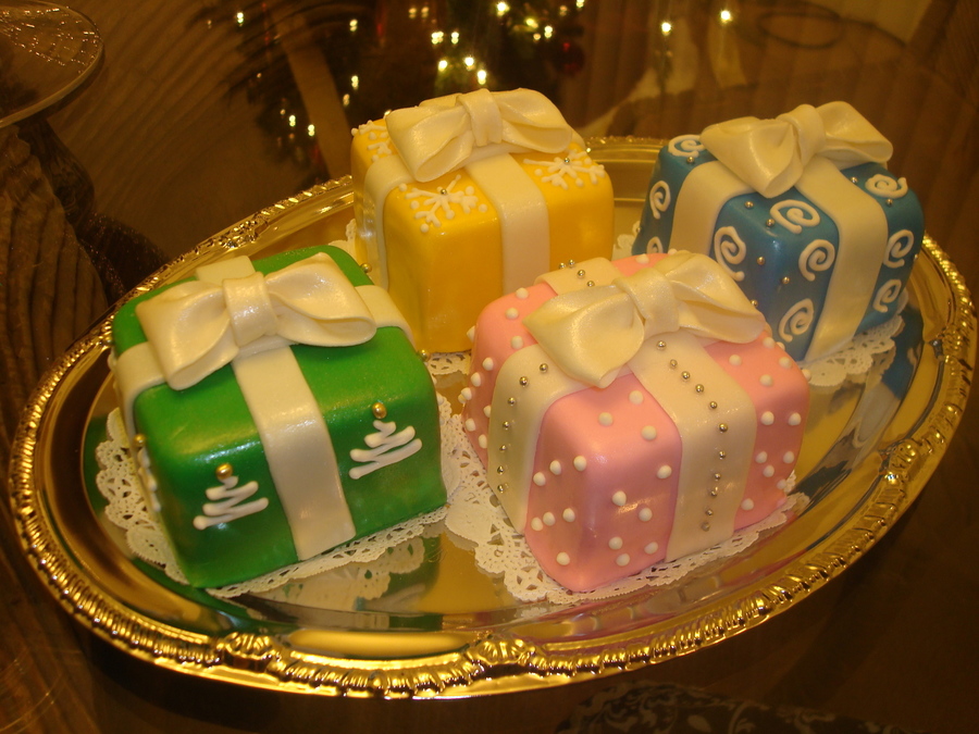 Christmas Mini Gift Boxes - CakeCentral.com
