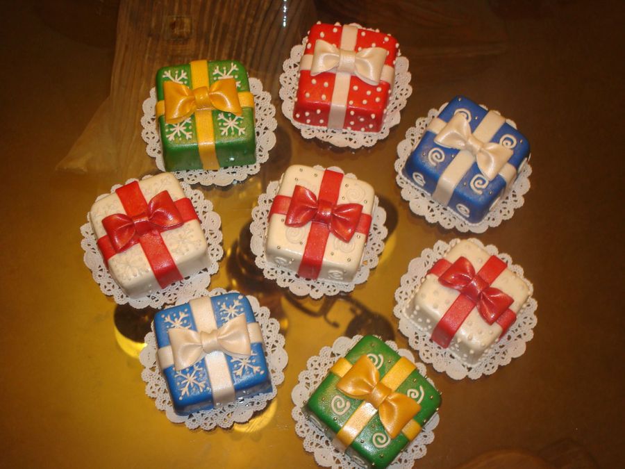 Christmas Mini Gift Boxes - CakeCentral.com
