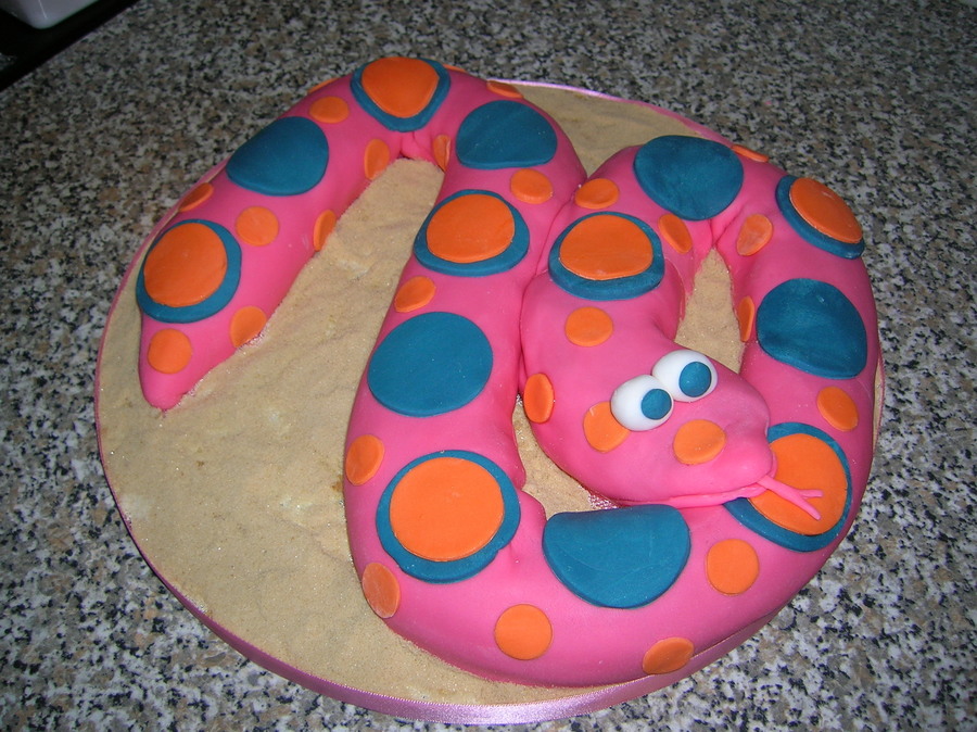 Snake Cake - CakeCentral.com