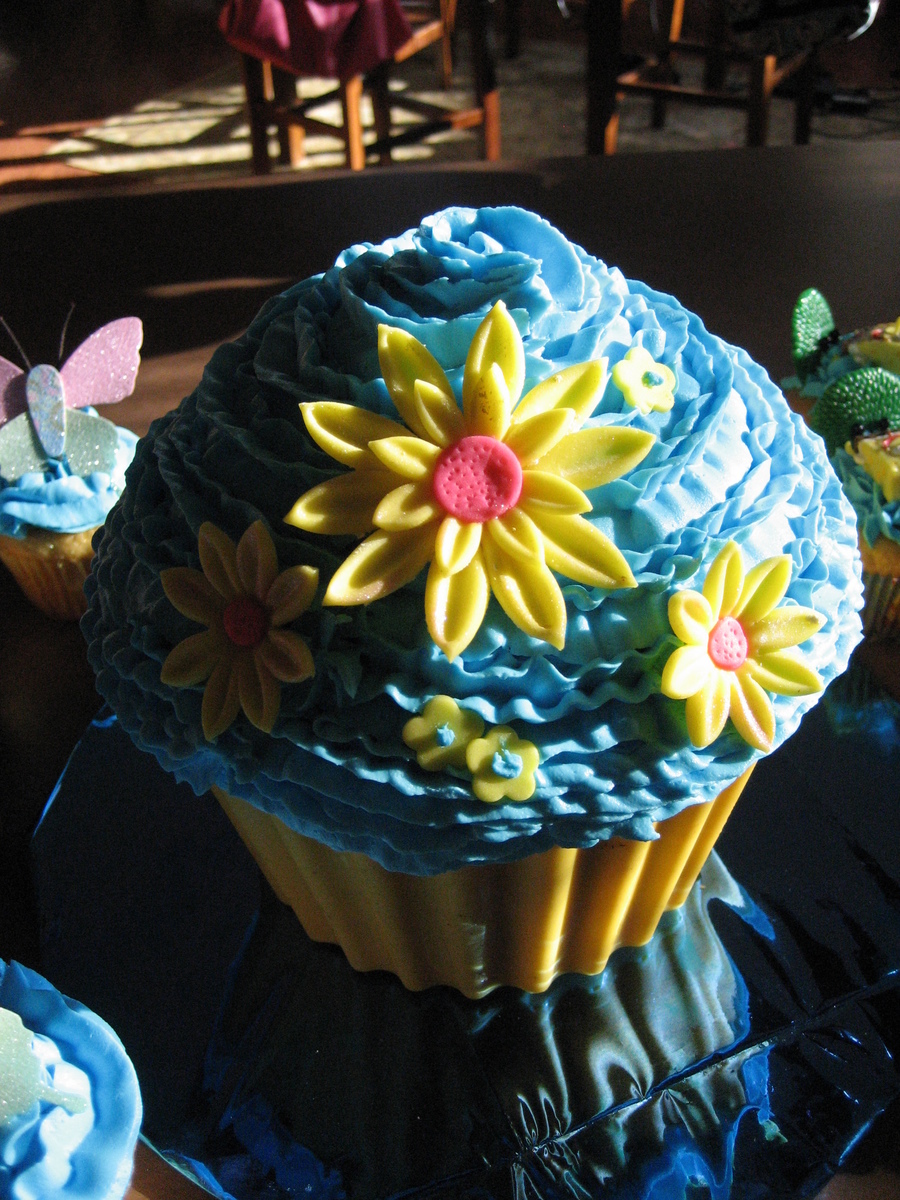 Giant Birthday Cupcake - CakeCentral.com