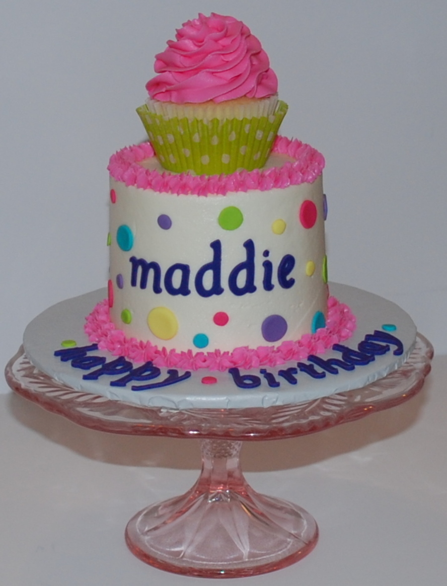 Cupcake Birthday Cake - CakeCentral.com