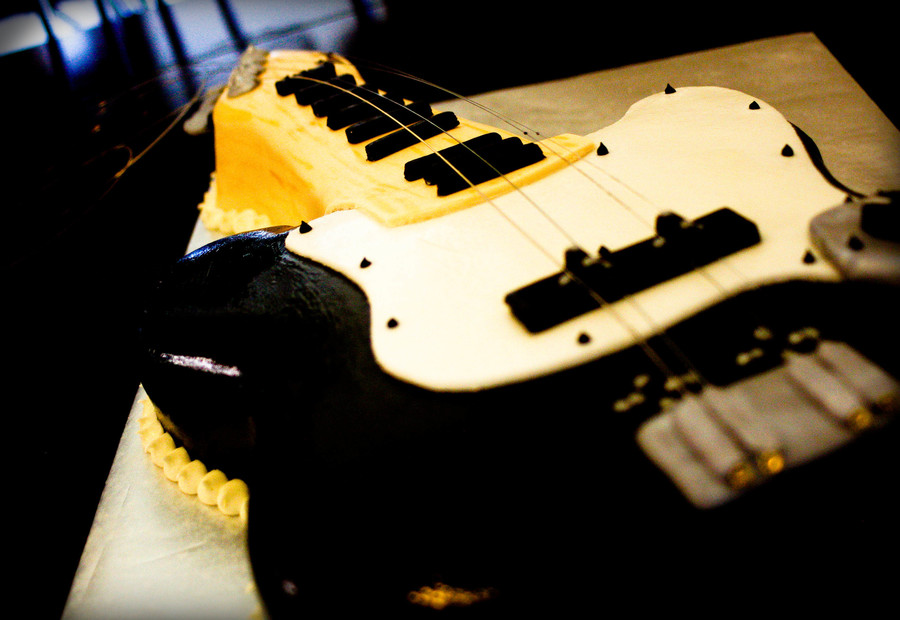 Fender Jazz Bass Guitar - CakeCentral.com