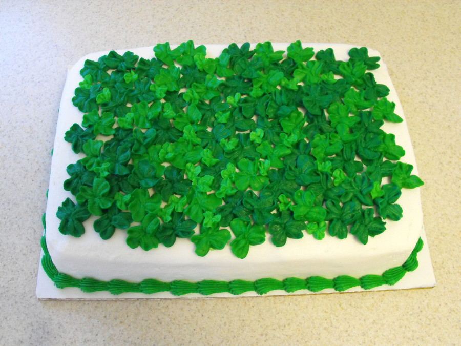 Shamrock Cake - CakeCentral.com