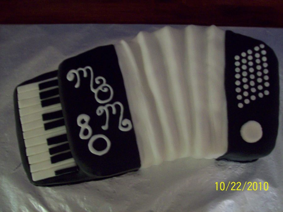 Accordion Cake - CakeCentral.com