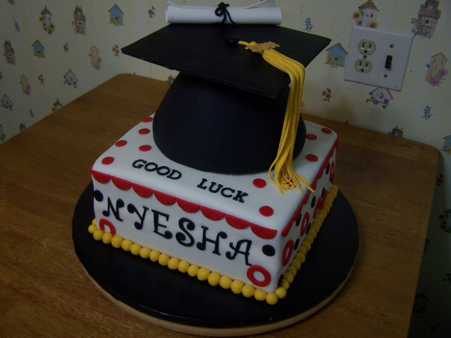 Graduation Hat Cake - CakeCentral.com