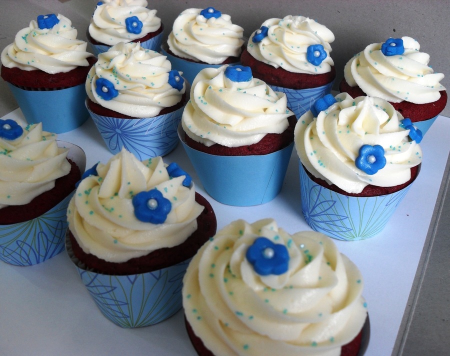 Blue Birthday Cupcakes - CakeCentral.com