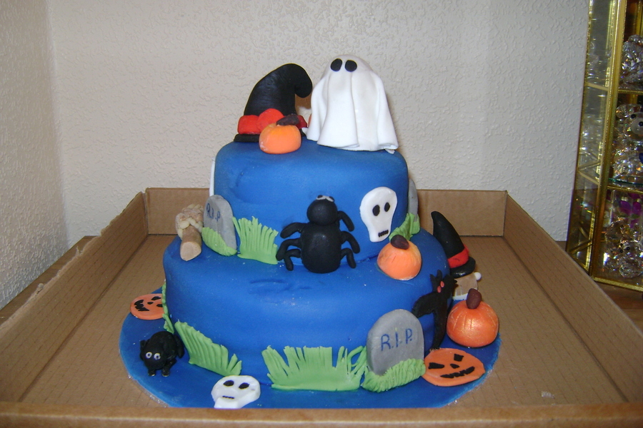 Halloween 2 Tier Cake - CakeCentral.com
