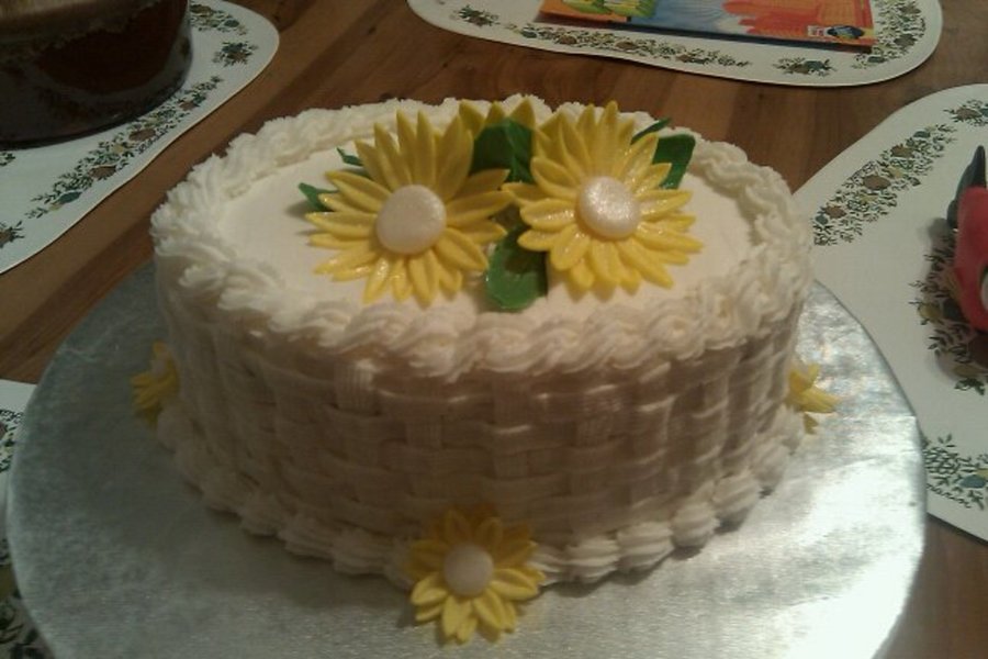 Daisy Basket Weave - CakeCentral.com