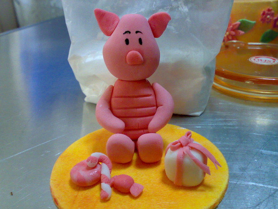 Piglet Box - CakeCentral.com