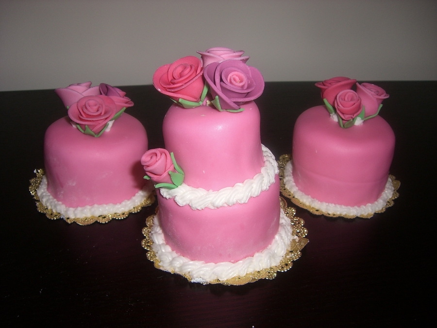 Mini Cakes - CakeCentral.com