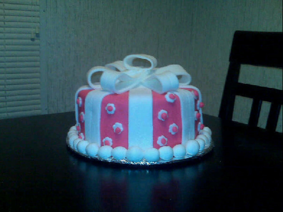 Present Cake - CakeCentral.com