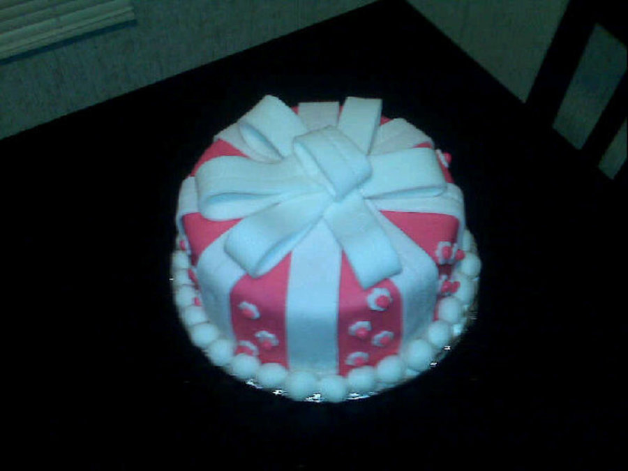 Present Cake - CakeCentral.com