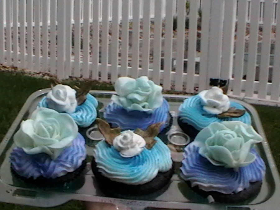 Blue Rose Cupcakes - CakeCentral.com