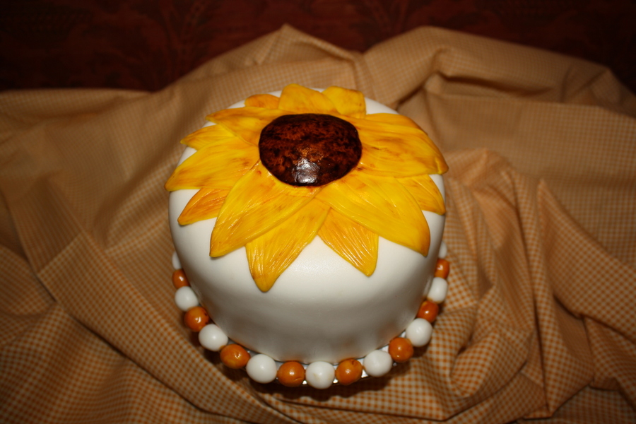 Sunflower - CakeCentral.com