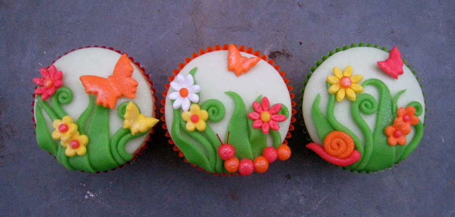 Little Spring Garden - CakeCentral.com