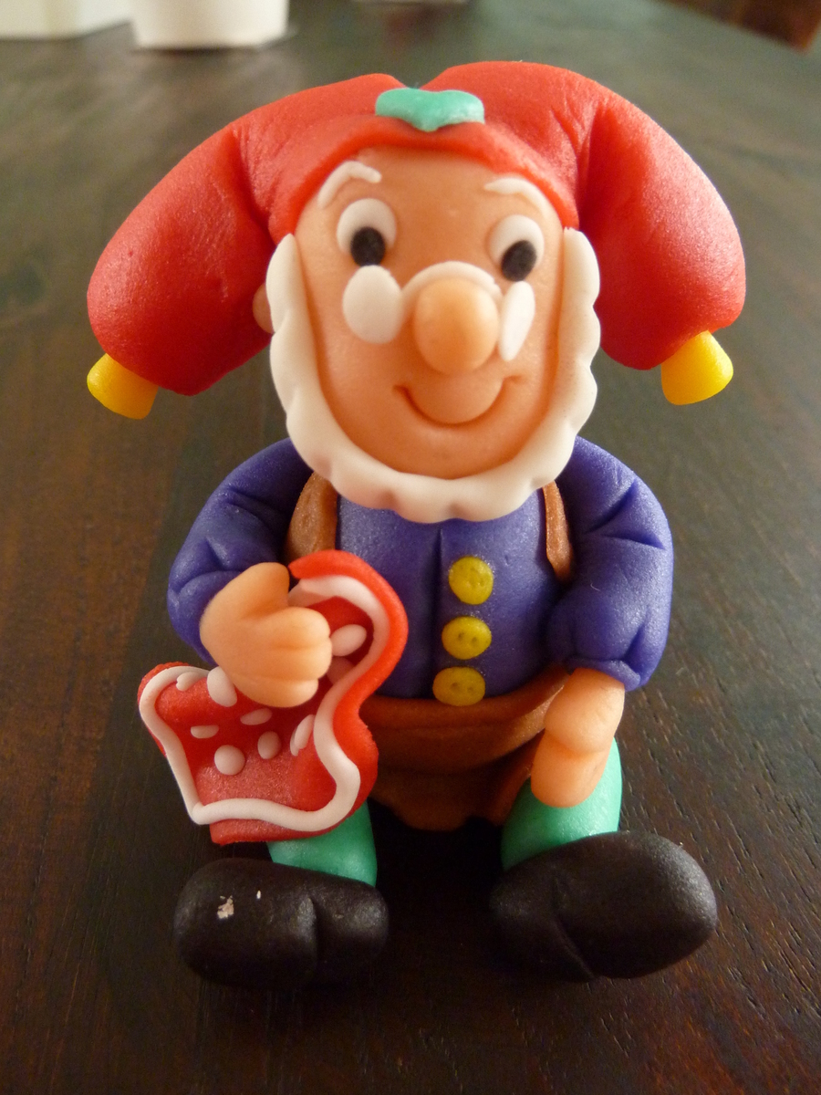Gnome (Kabouter Plop) - CakeCentral.com