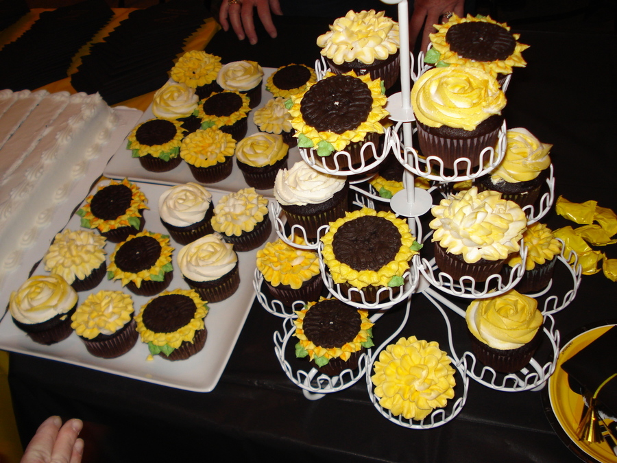 Graduation Floaral Cupcakes - CakeCentral.com