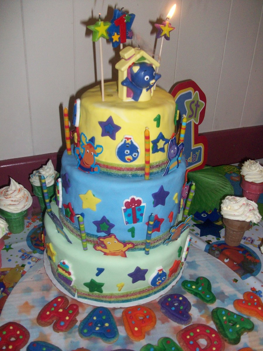 Backyardigans Cake & Ice Cream Cone Cupcakes - CakeCentral.com