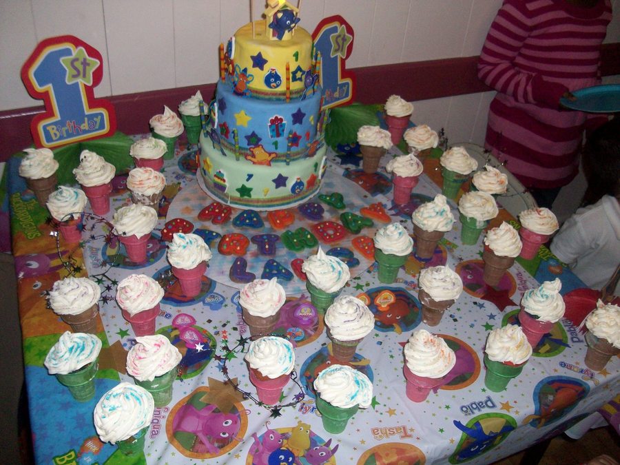 Backyardigans Cake & Ice Cream Cone Cupcakes - CakeCentral.com