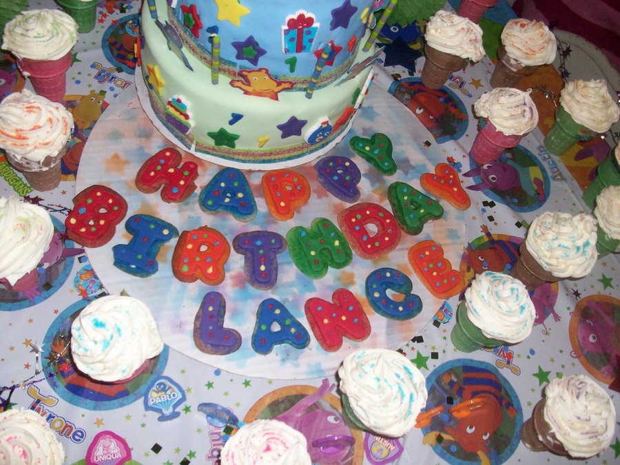 Backyardigans Cake & Ice Cream Cone Cupcakes - CakeCentral.com